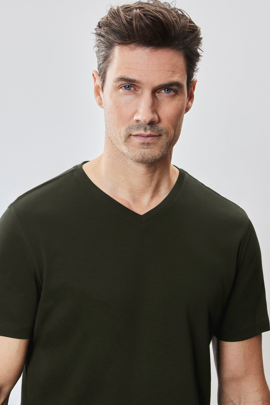 The Barakett V Tee - Olive | Robert Barakett